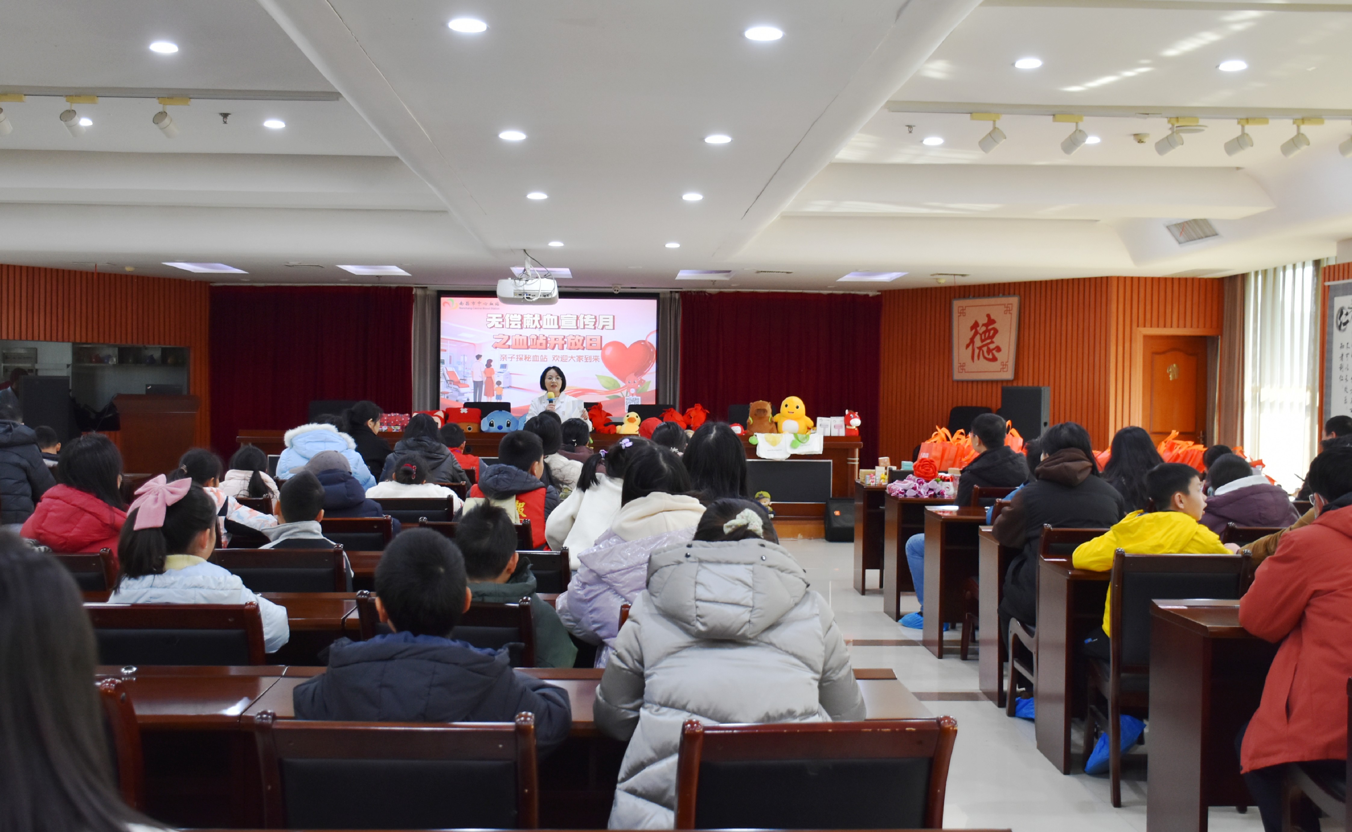 【血站开放日】35组家庭零距离探秘“一袋血的爱心旅程”,血站新闻,南昌市中心血站